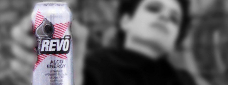 One shot, one hit: в Днепре парень украл 60 банок REVO из АТБ на Тополе