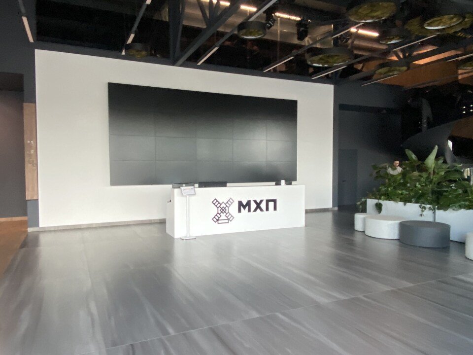 Під Києвом виставили на продаж Кулінарний центр МХП мільярдера Косюка ...