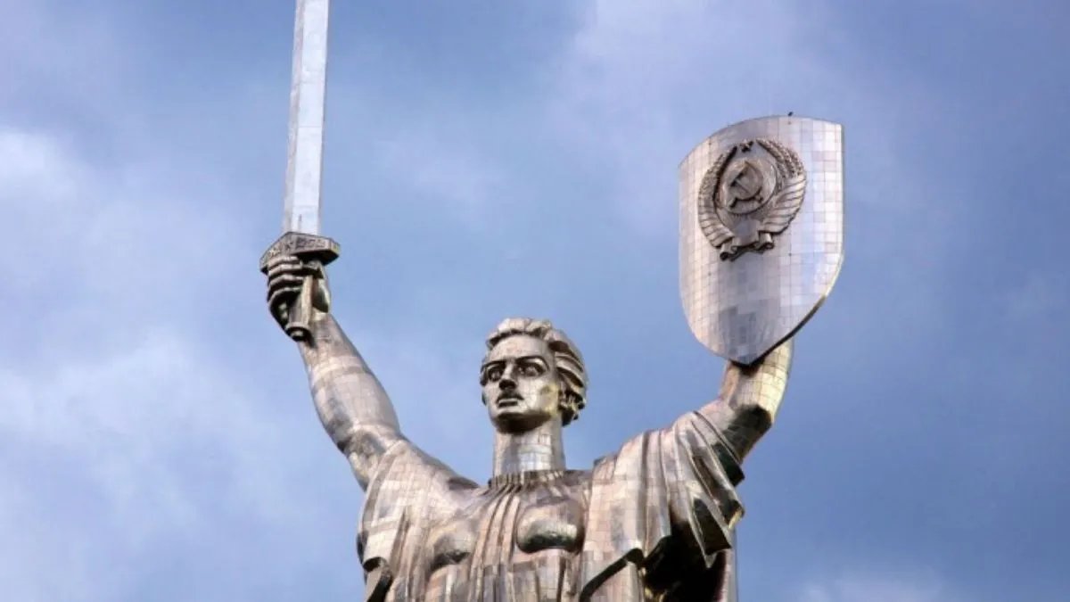 Дерусифікація у Києві розпочалися роботи над змі монумента